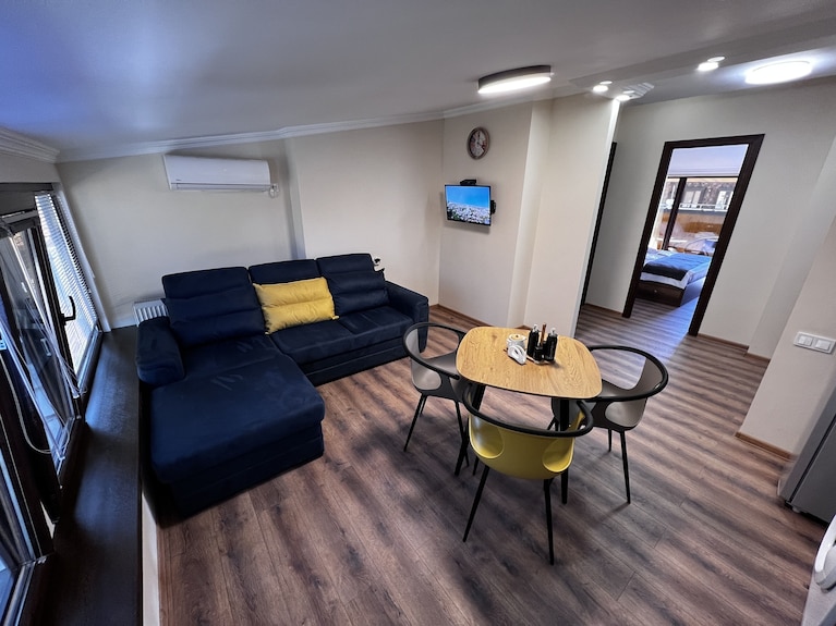 Cozy Apartmnent With Bedroom - Historic Building - Tbilissi