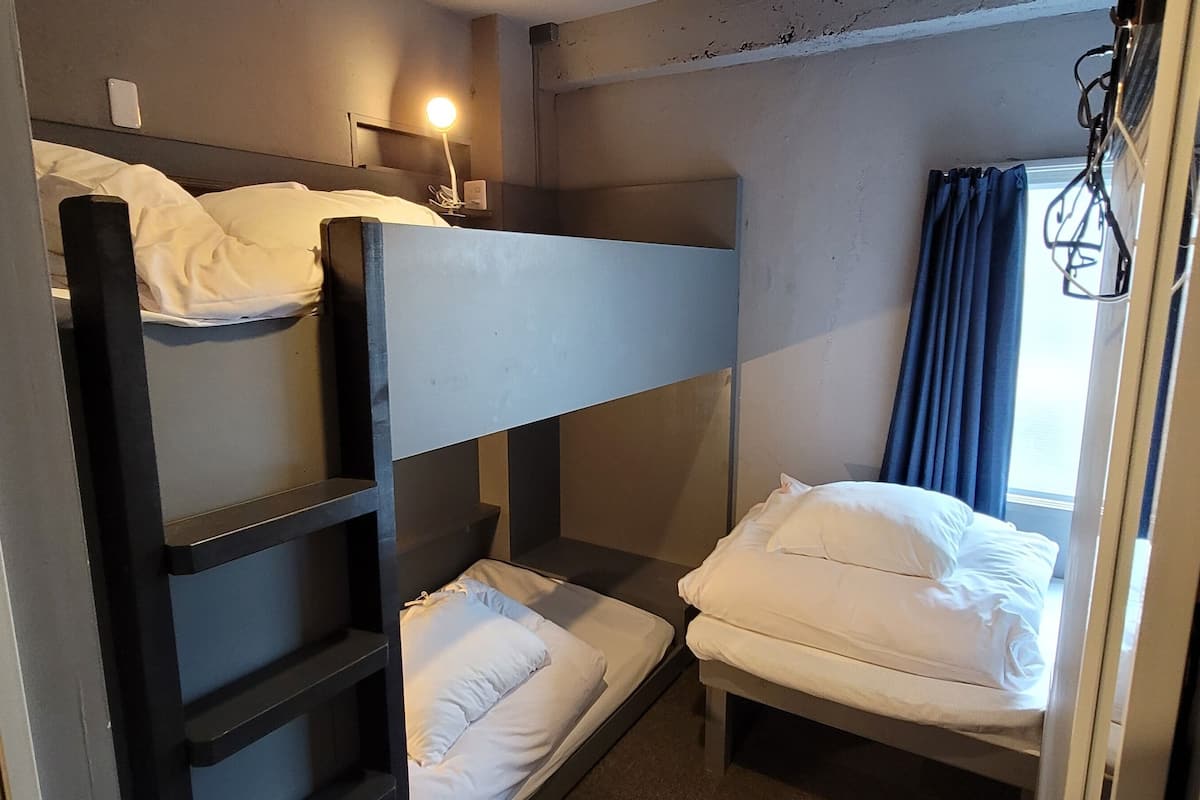 Quarto Triplo Standard | Quartos insonorizados, Wi-fi grátis, roupa de cama fornecida