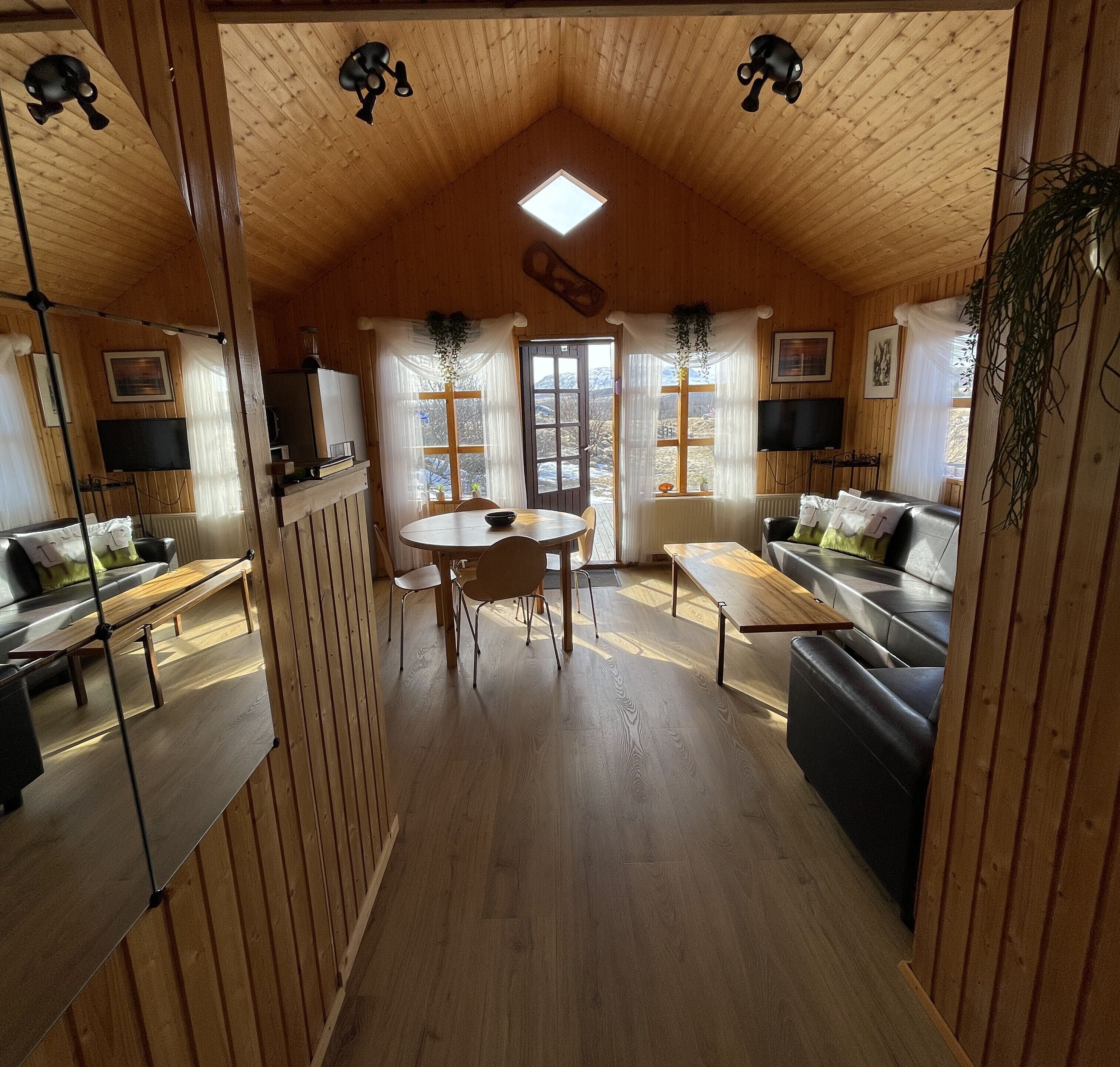 Cozy Cabin On The Golden Circle, Only 8 Min Drive To Geysir & Gullfoss - Iceland