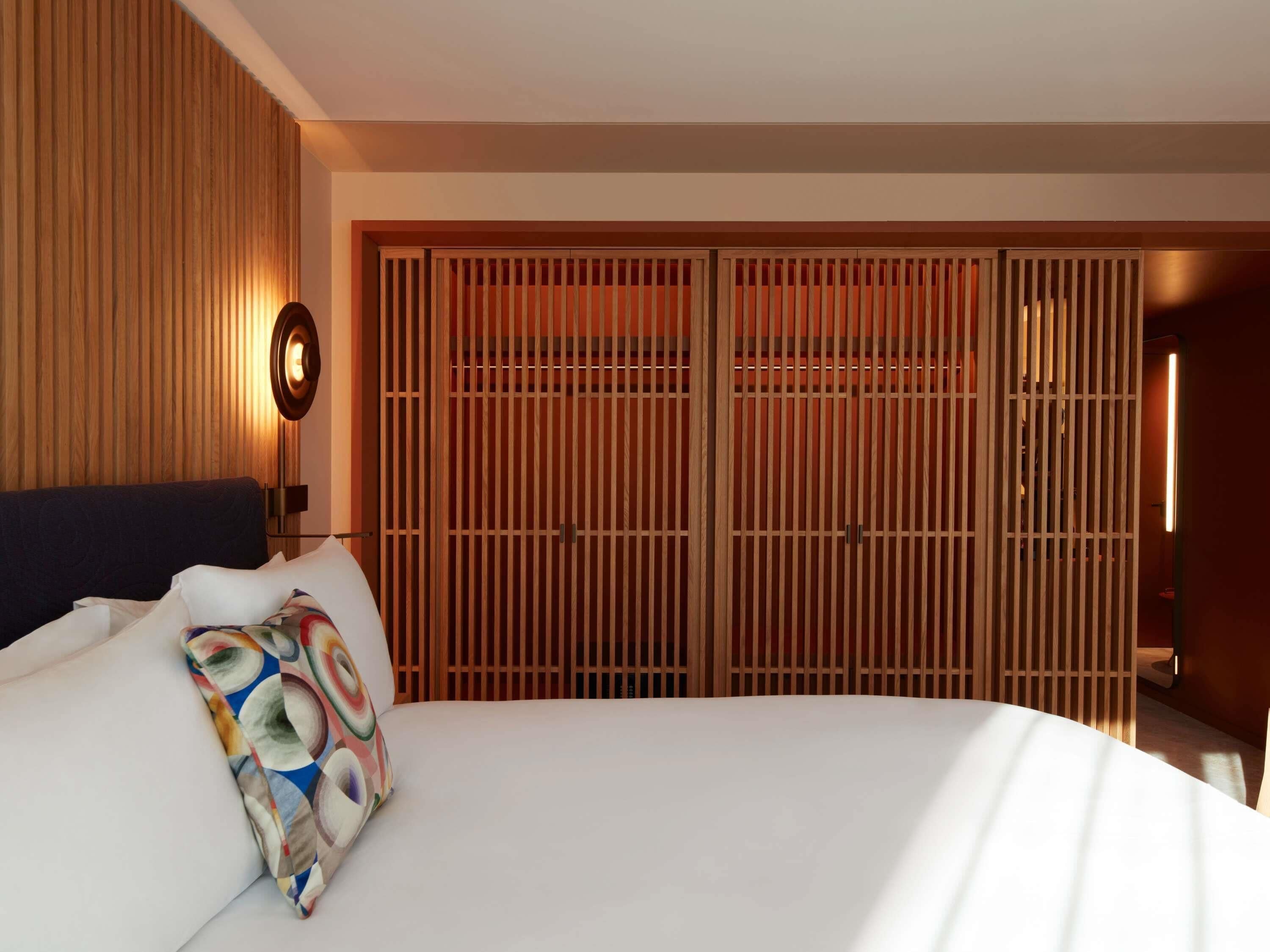 Roupas de cama premium, edredons de pluma, camas com colchões pillow-top