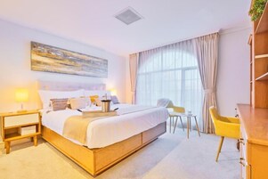 Quarto Deluxe | Cortinas/cortinados opacos, ferro/tábua de engomar, Wi-fi grátis 