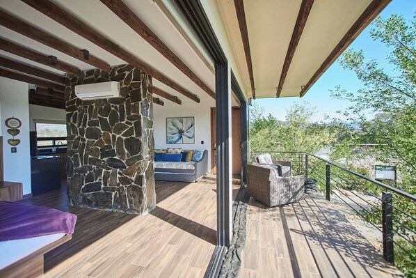 Cabana de Madeira Nobre | Roupa de alta qualidade, edredões de penas, minibar 