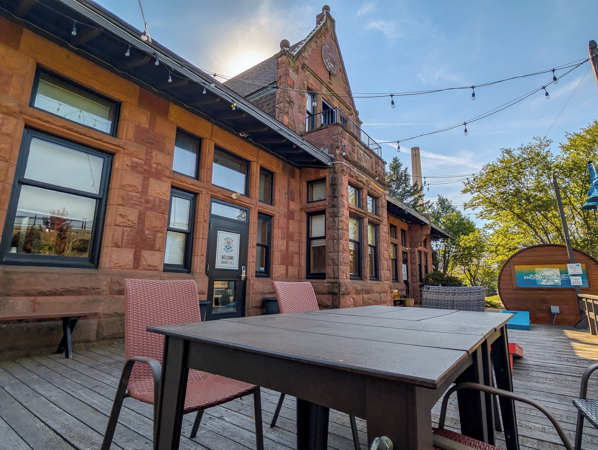 Terraço com espreguiçadeiras