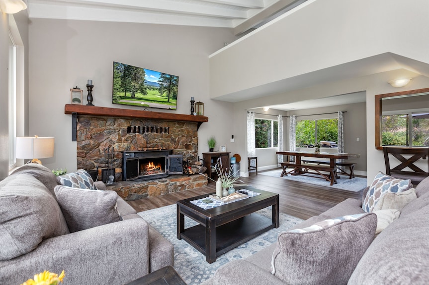 The River's Edge - Private Home With River Access And Spa - Three Rivers