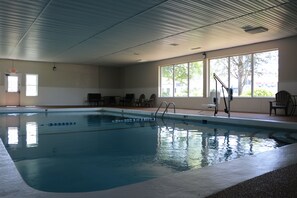 Book Sunbird Cape Cod Resort in West Yarmouth | Hotels.com