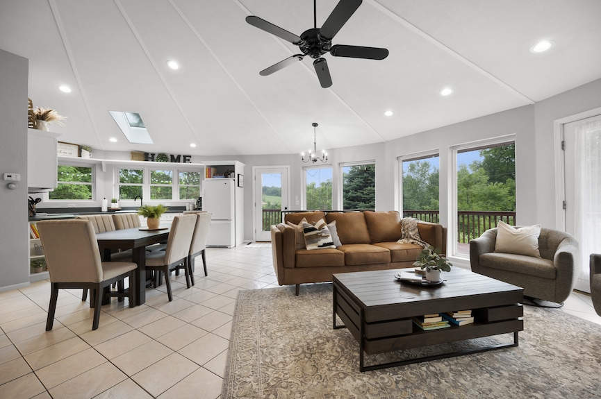 Cozy & Beautiful Riverfront Home | Perfect Getaway - Iowa