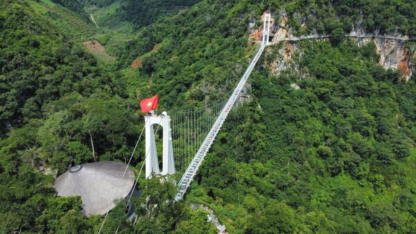 Moc Chau Island - Cầu Kính Bạch Long - Tỉnh Sơn La