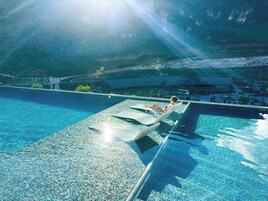 2 piscinas externas