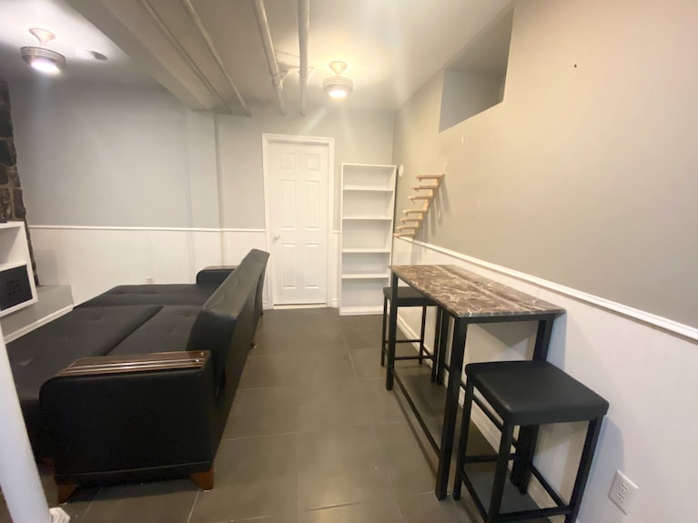 Unique, Cozy & Spacious Basement Apt Close To Nyc - West New York, NJ