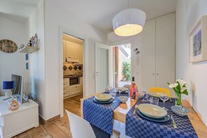 Apartamento família, vários quartos, ao lado da montanha (La Casa Accanto With Shared Pool) | Opções para refeição