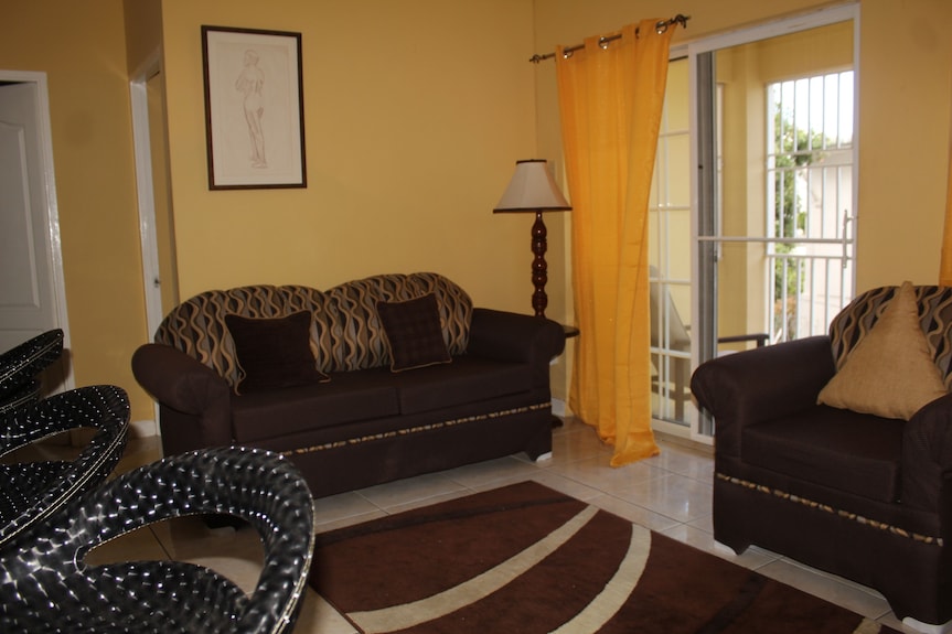 Cozy Deluxe 2br Condo New Kingston - 京士頓