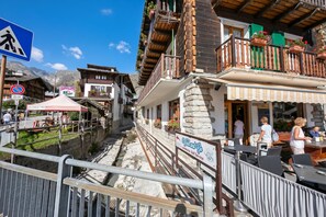 Estúdio família, vista para a montanha (Monterosa Cozy Apartment 200m From) | Fachada