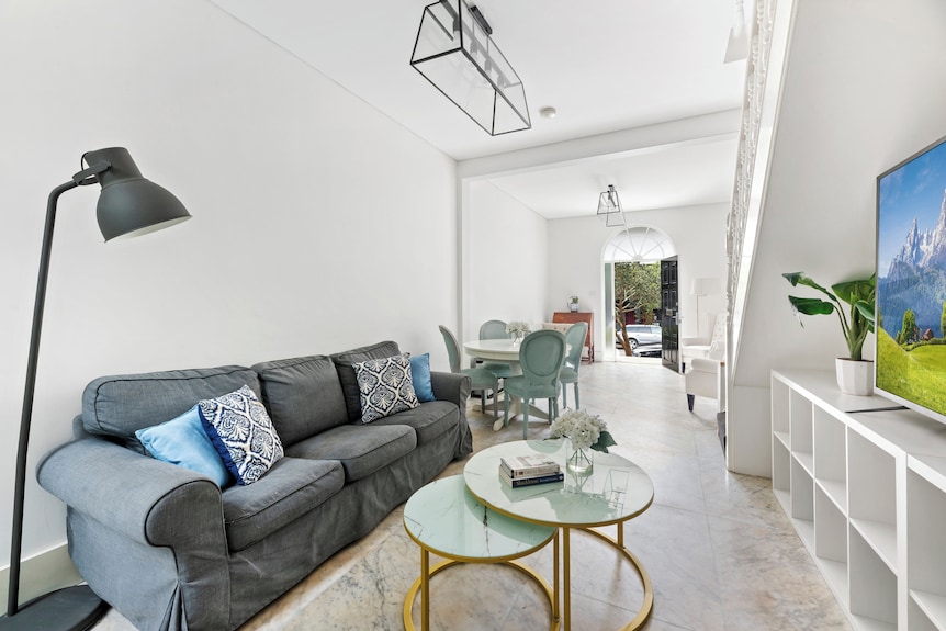 Classic 3br Terrace Over 3 Levels, Great Location W/ Parking, Pets Allowed - Randwick