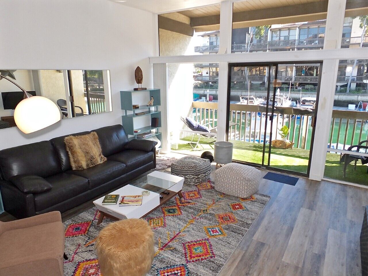 Beautiful Condo Over Looking Marina , Park Your Car And Walk.... - Long Beach, CA