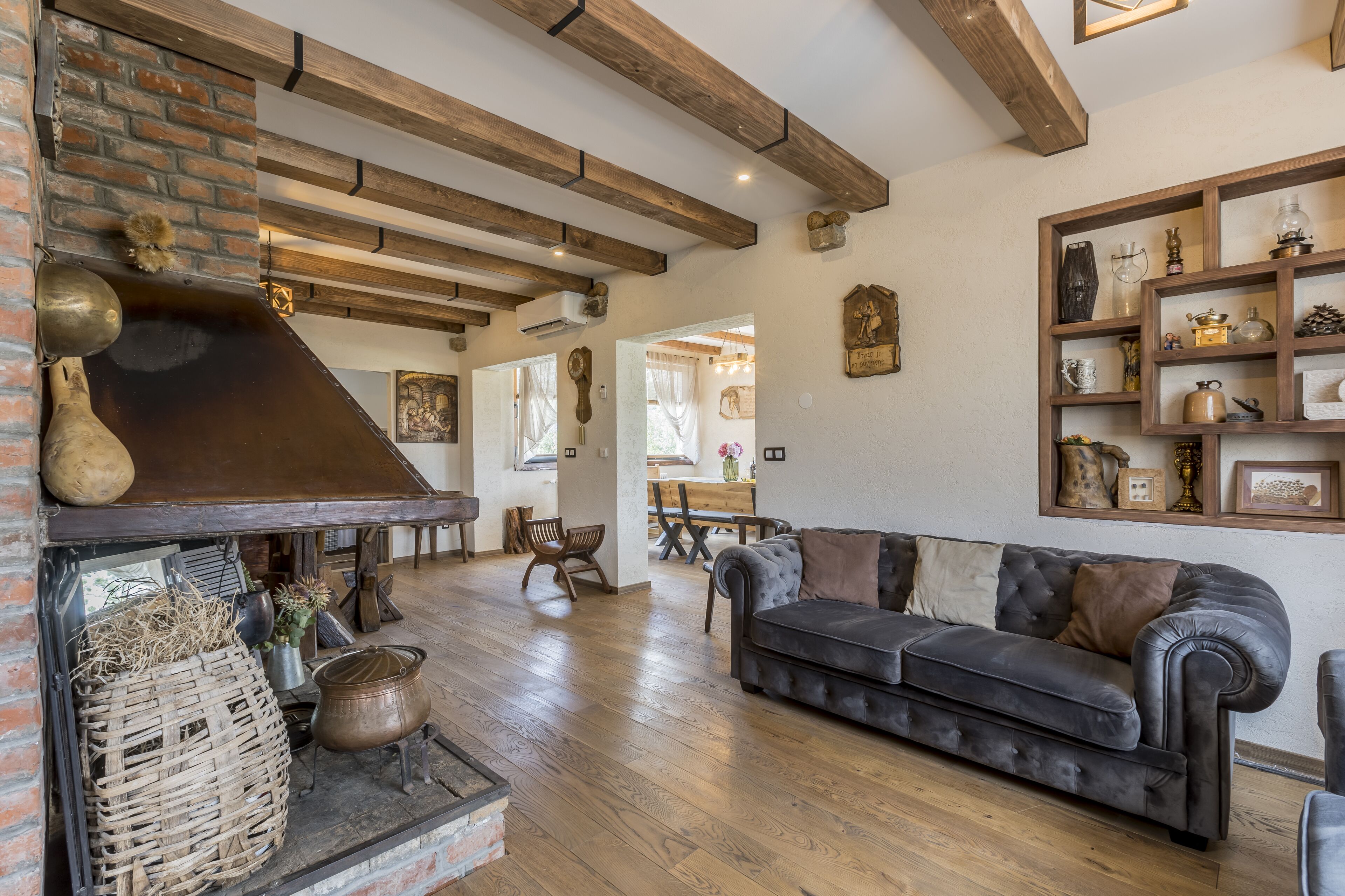 Villa U Rusticnom Stilu Okružena šUmom Njegovanim Vrtom Za Odmor, Grijani Bazen - Omiš