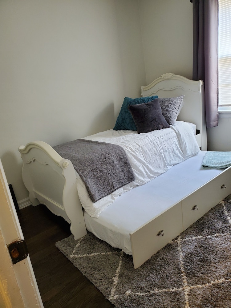 Tranquil Cozy Retreat - Centrally Located - Purdue University,West Lafayette