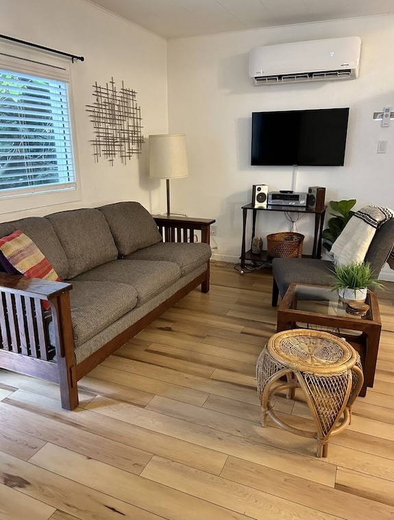 Cute Vintage Style Boho Apartment Near Downtown Medford. Convenient To Medical And I-5 Freeway. - 메드퍼드