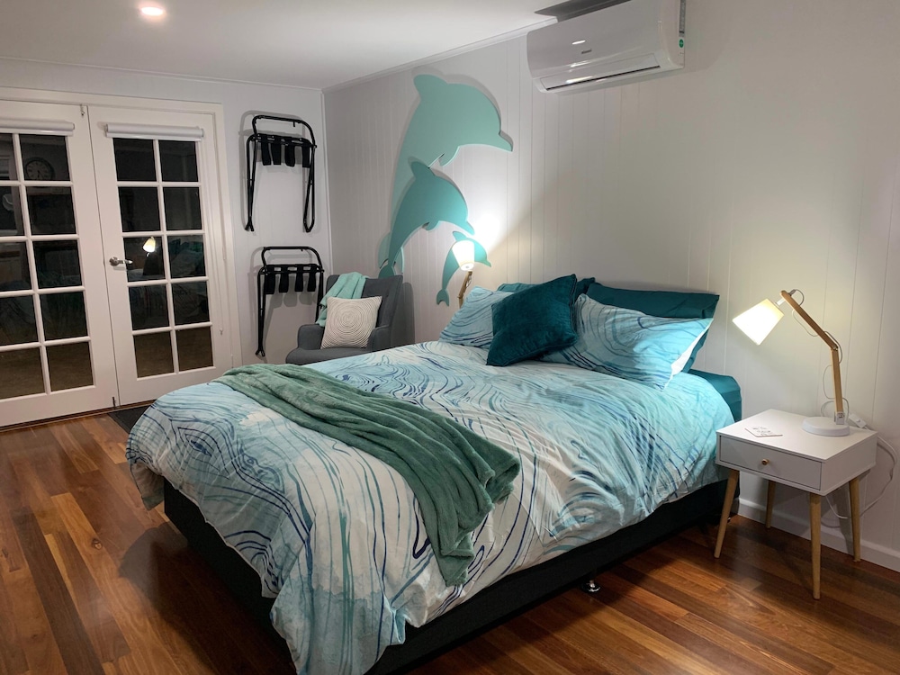 Dolphin Cottage: This Cozy Cottage Is The Perfect Springboard To The Lakes - Paynesville