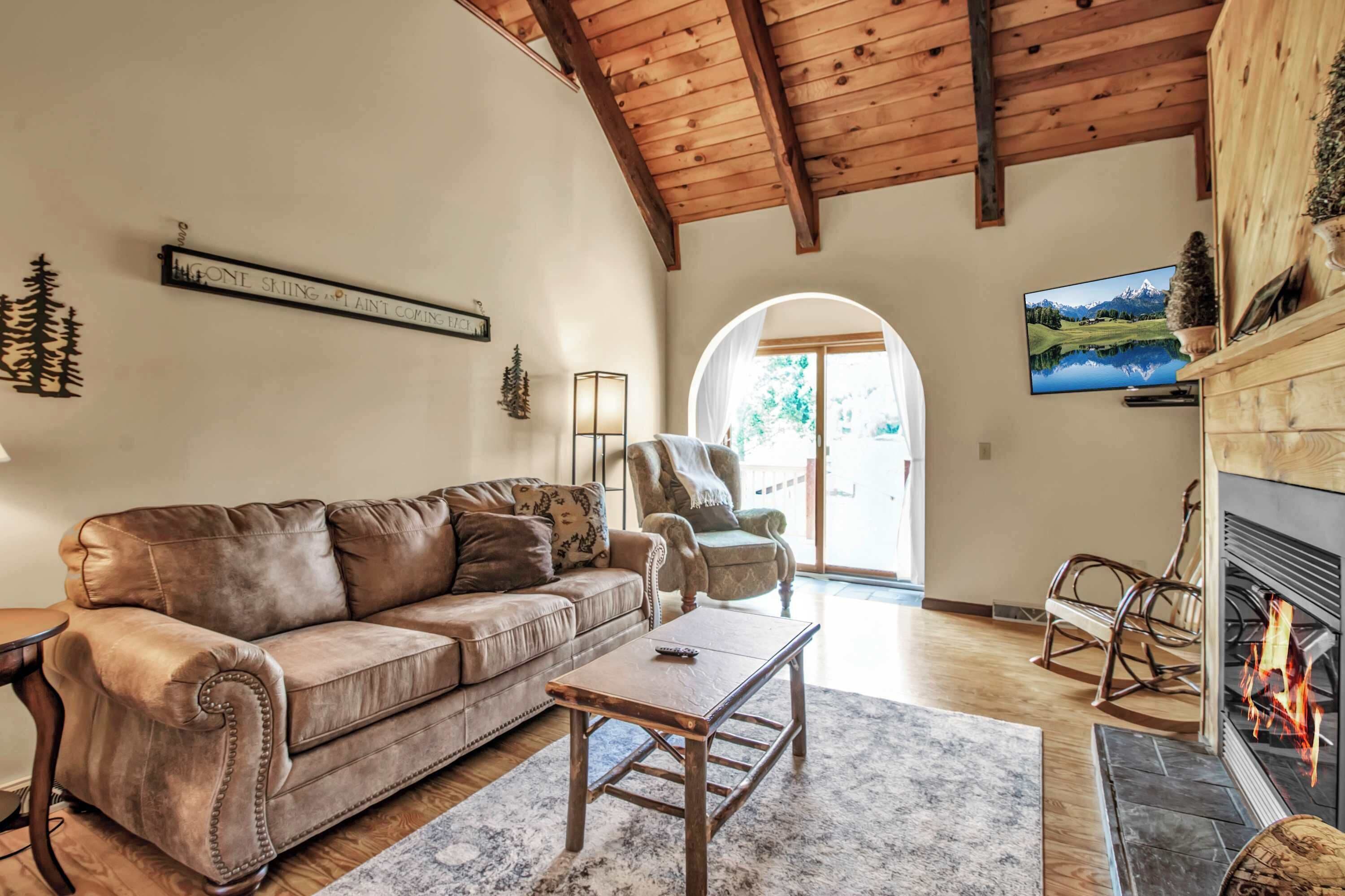 3-bed Townhouse With Scenic Views & Patio - Salamanca, NY