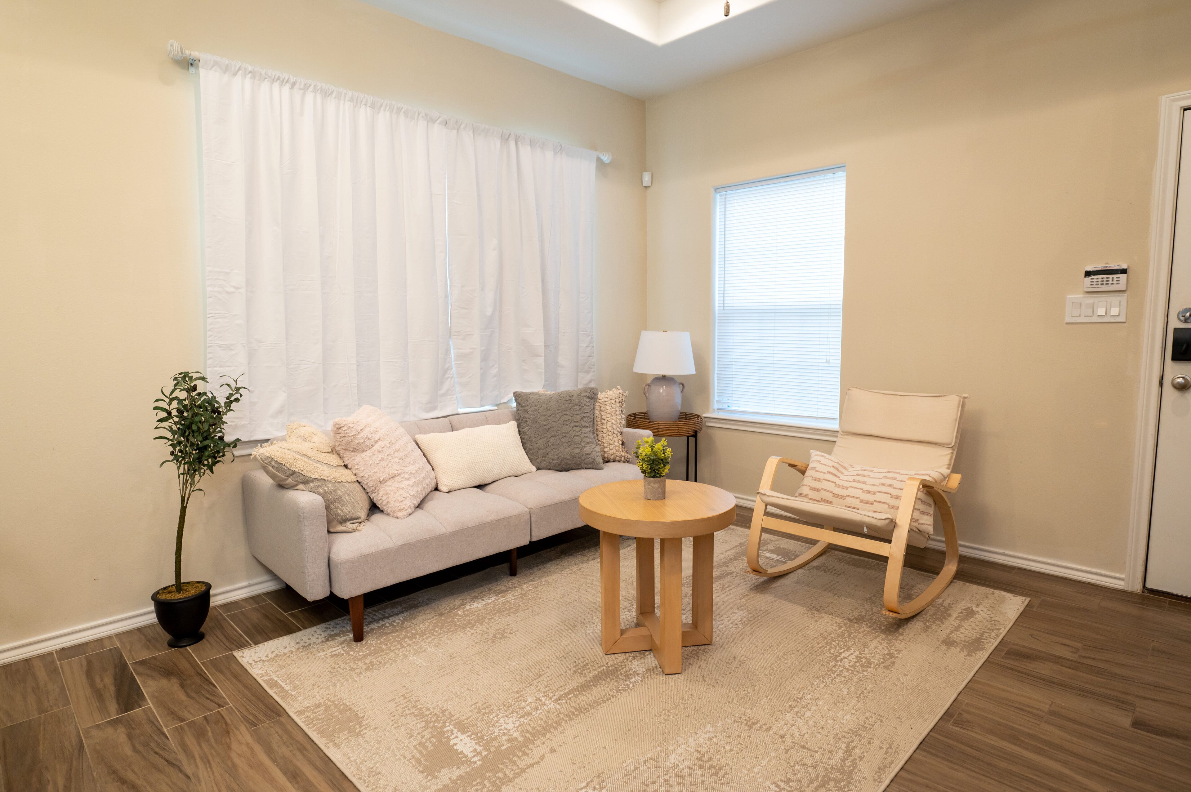 Marvelous Pet Friendly Comfortable Townhome With Private Terrace! - McAllen, TX