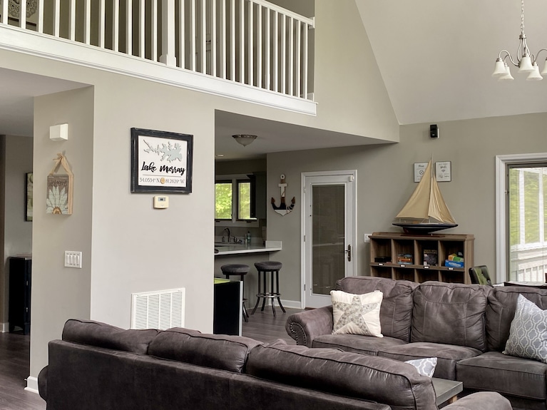 Make Memories At Our Spacious 5 Bedroom Lake House Right On Lake Murray! - South Carolina