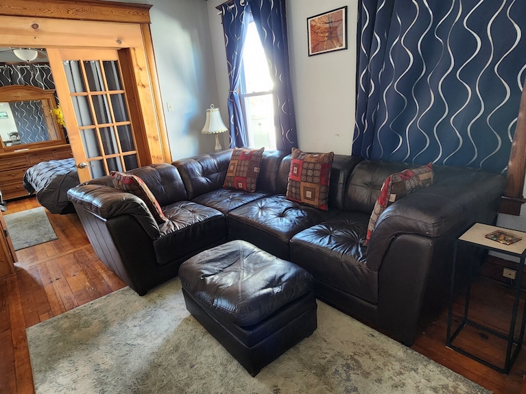 Home On The River - Stunning Views And Comfy Beds - 特洛伊