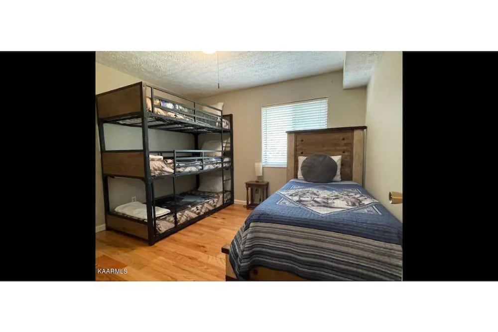 2-bed Condo With Beautiful Mountain Views - Gatlinburg, TN