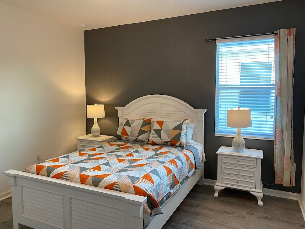 14 Bedroom Mansion That Sleeps 40 People. Host Your Wedding Reception Here - Kissimmee, FL