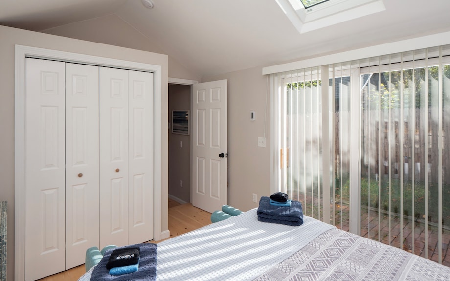 Bubbly Sunlit Newport Cottage Near Fantastic Beach Area! - Rhode Island