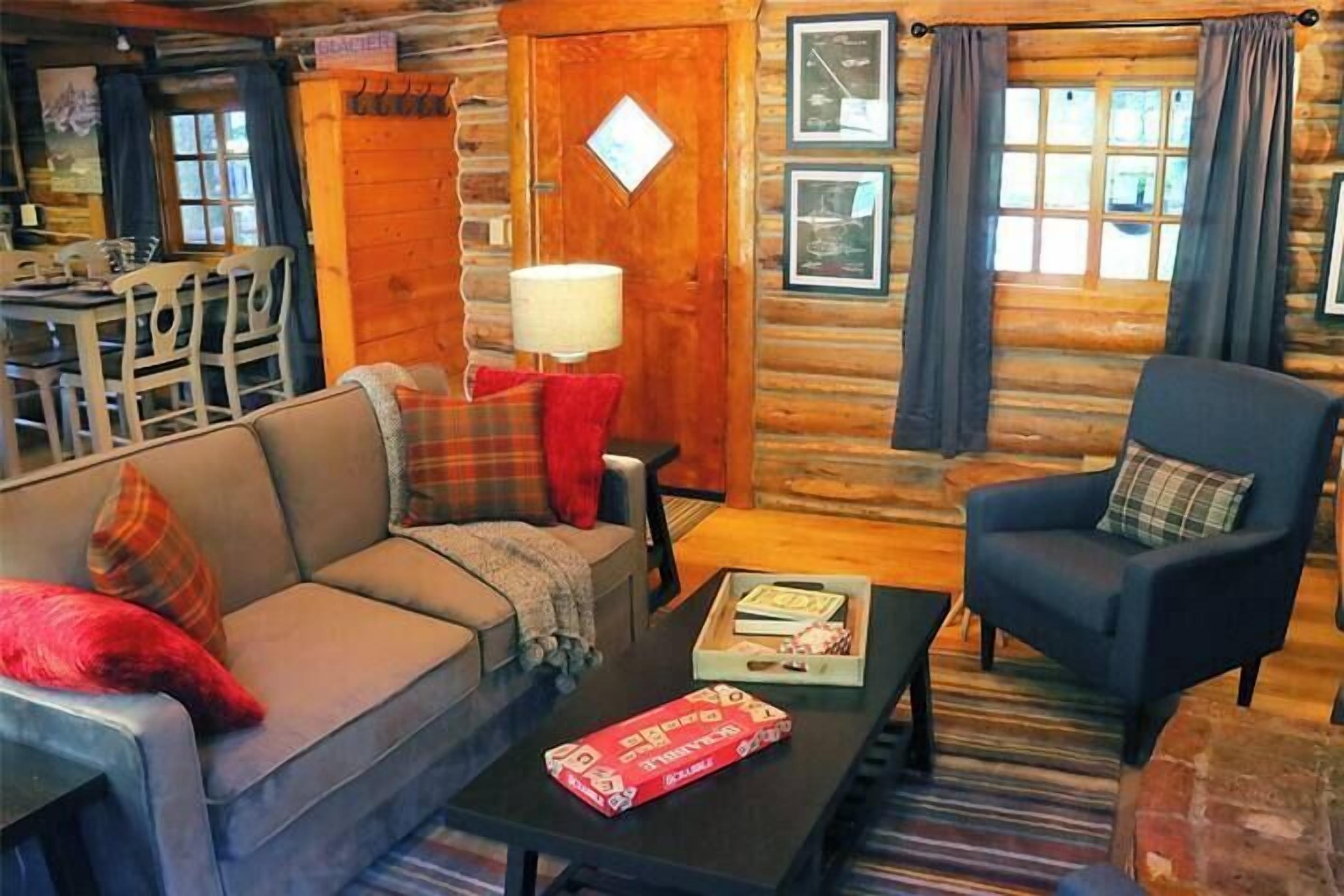 Waterfront Gallatin River Access W/fire Pit - Historic Fly Fishing Cabin - Big Bear Lake, Montana