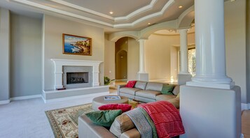 Casa de Luxo | Sala de estar | Smart TV de 50 de polegadas com canais digitais, televisor, Netflix