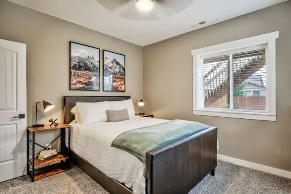 *New* Luxury Private Walkout Apt W Fire Pit & Bbq - Colorado Springs, CO