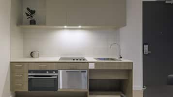 Geladeira, micro-ondas, cooktop, lava-louças