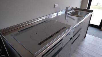 Quarto Familiar | Cozinha privada | Um frigorífico, um micro-ondas, Congelador