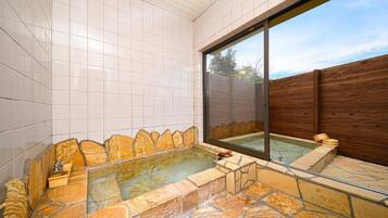 Casa Comfort | Casa de banho | Uma combinação polibã/banheira, banheira de água mineral