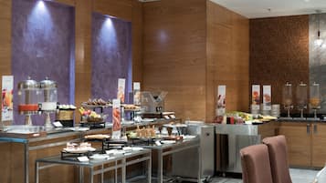 Café da manhã com buffet todos os dias mediante uma taxa