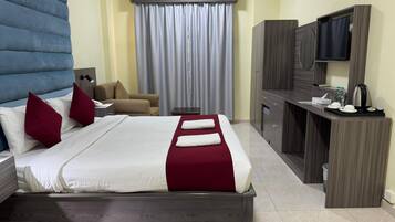 Quarto Standard, 1 cama king-size | Secretária, quartos insonorizados, ferro/tábua de engomar, Wi-fi grátis