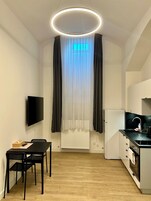 1 quarto, cofres nos quartos, cortinas blackout, quartos à prova de som