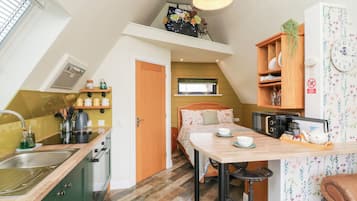 Casa de Campo | Cozinha privada | Um frigorífico, uma chaleira elétrica, uma torradeira