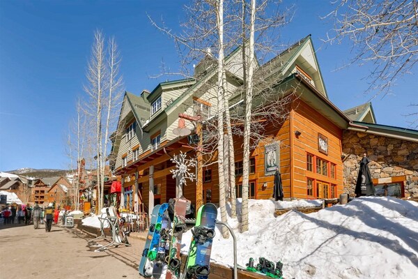 Charming Condo Nestled In The East Keystone Resort Neighborhood, Shuttle To Ski Slopes, Outdoor Pool And Hot Tub - Colorado
