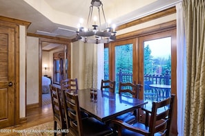Apartamento em Condomínio Fechado (Aspen Mountain Residences, 2 Bedroom ) | Exterior