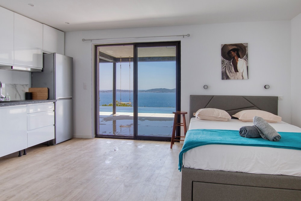 Villa L'oiseau Bleu, 200m², Vue Mer 180 Sur Giens  ❤️ - Carqueiranne