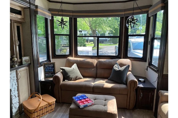 Cozy "Glamper" Tucked Inside The Great Smoky Mountain National Park - Tennessee