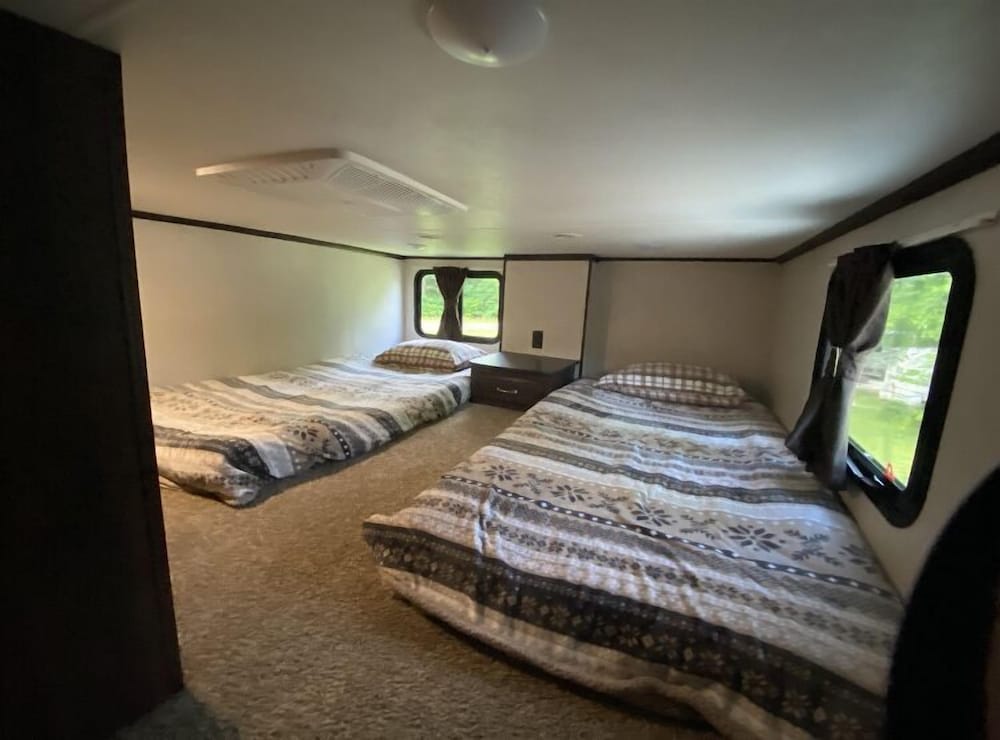 Cozy "Glamper" Tucked Inside The Great Smoky Mountain National Park - Great Smoky Mountains National Park