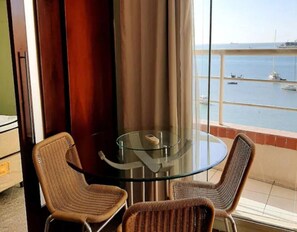 Apartamento standard | Opções para refeição no quarto