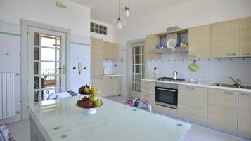 Apartamento básico, banheiro privativo (Casa Alice) | Parte interna