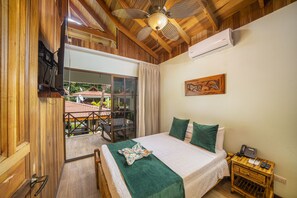 Minibar, cofre no quarto, com decoração personalizada 