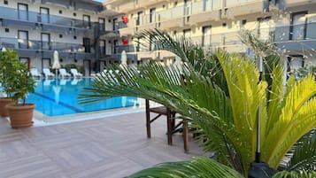 Piscina exterior sazonal