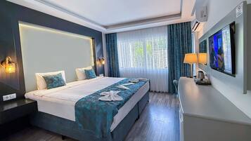 Suite Familiar | Minibar, com decoração personalizada, com mobília individualizada