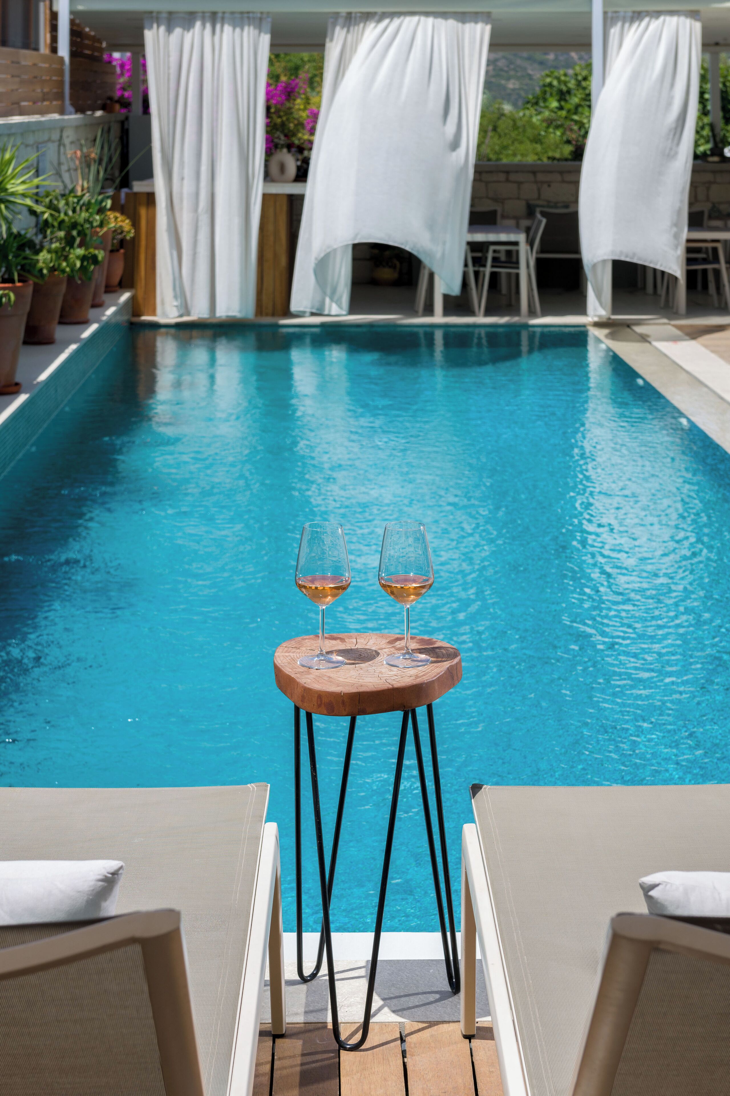 Piscina exterior, da(s) 11:00 à(s) 19:00, espreguiçadeiras 